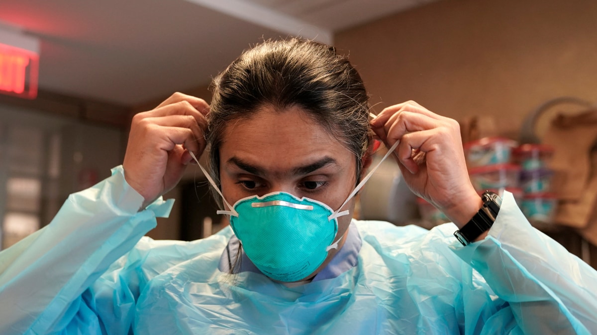 US Mask Mandates Return at Nearly a Dozen Hospitals as Covid-19 ...