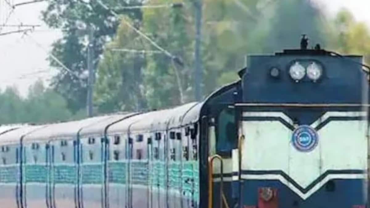 Railway Recruitment Board Announces 2250 Vacancies For Constables And ...