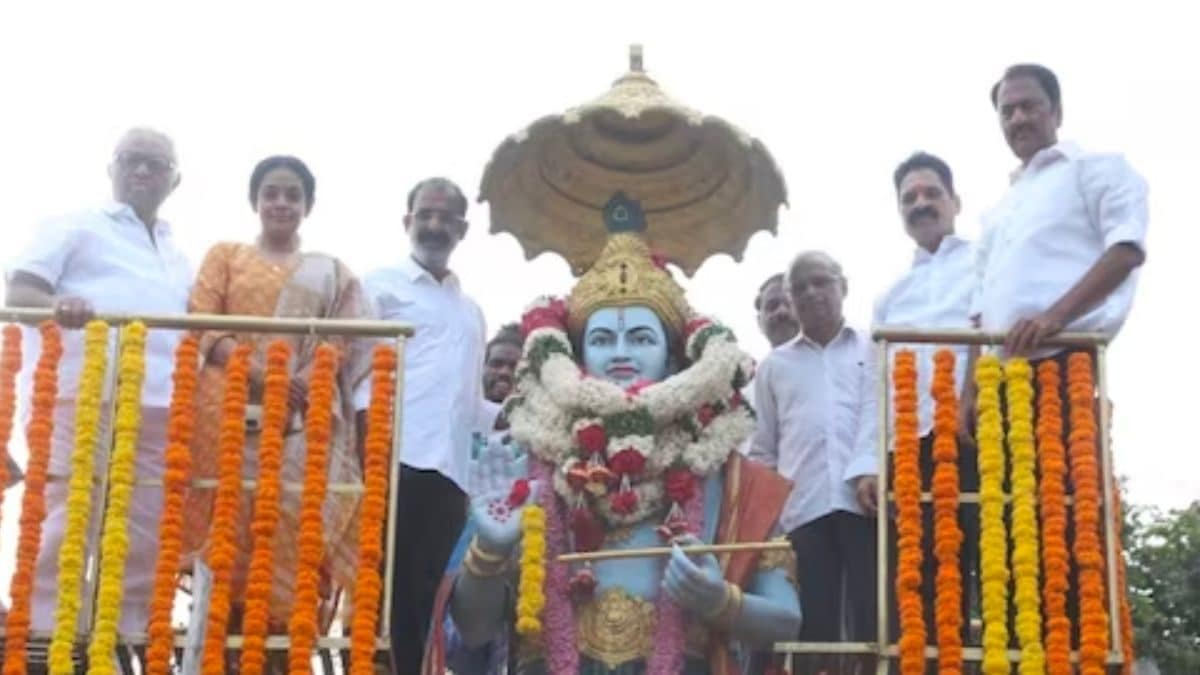 Watch: Jr NTR Pays Tribute To Grandfather NT Rama Rao On His 28th Death ...