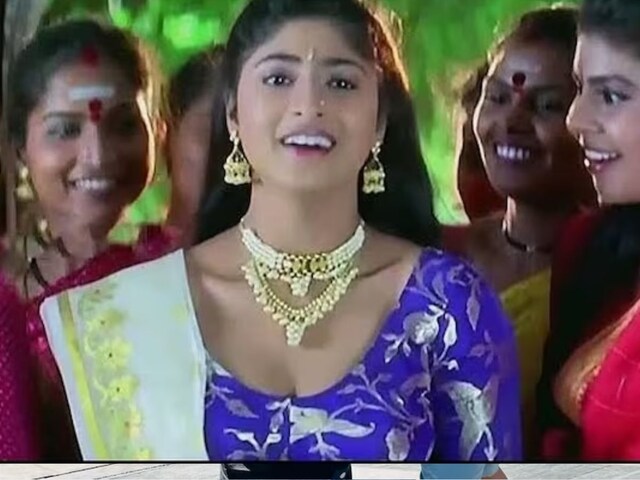 Remember Muthu Actress Subhasree? Here's What She Looks Like Now - News18