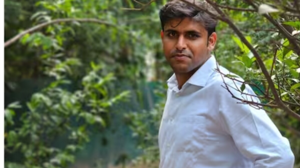 Ifs Officer Himanshu Tyagi Suggests Daily Writing As A Path To Success News18 