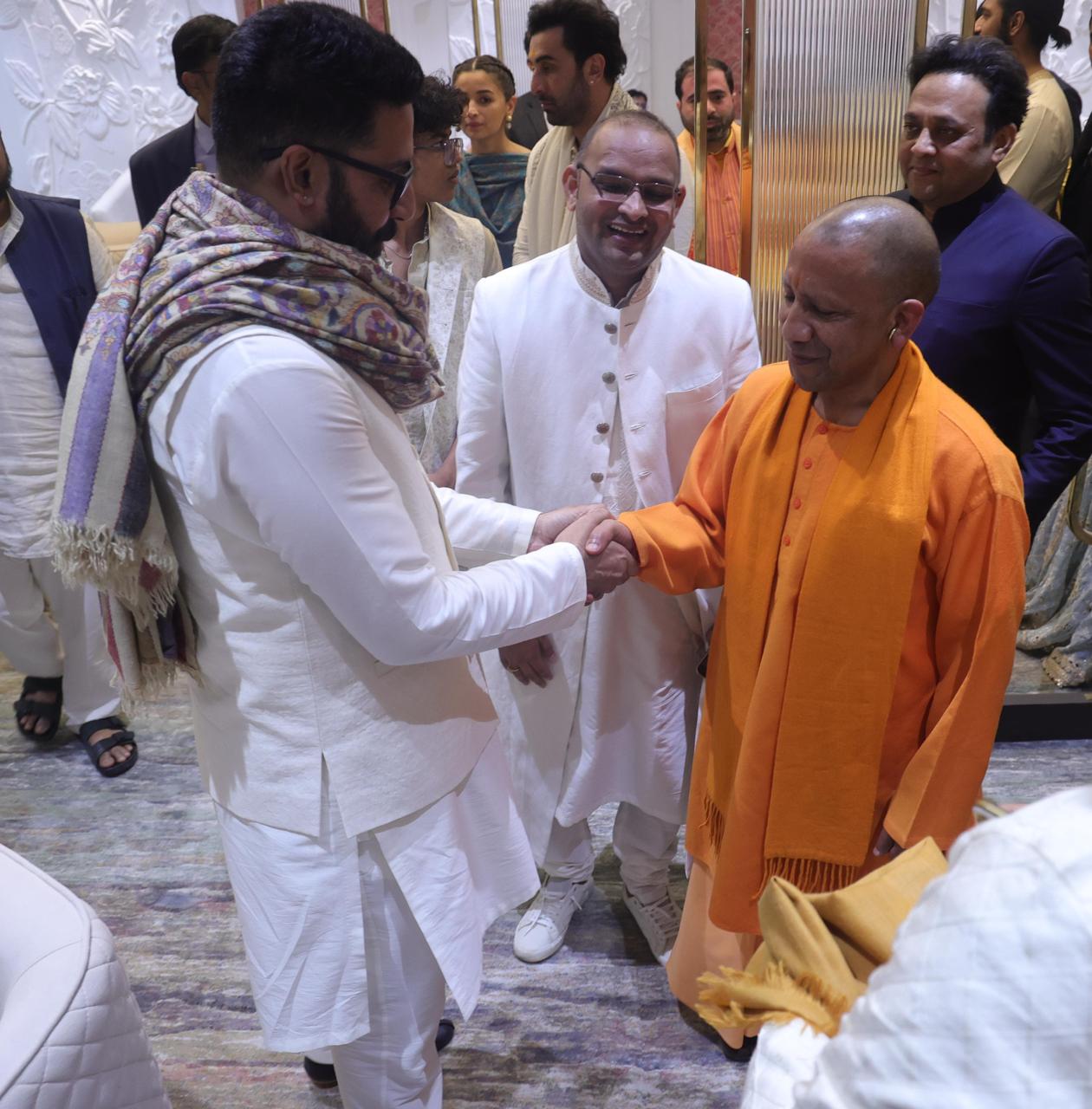 Amitabh Bachchan Greets UP CM Yogi Adityanath With Folded Hands at Ram Mandir; Pics Go Viral ...