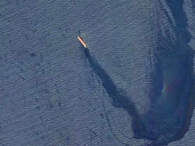 Attack By Houthis on Cargo Ship Leaves 29 Km-Long Oil Slick, US Warns ...