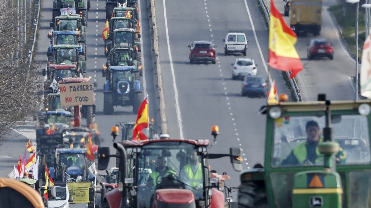 Farmers Protest in Madrid: Farmers Block Madrid with Hundreds of ...