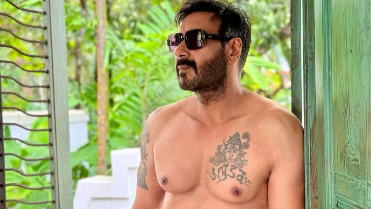 Ajay Devgn Ditches Shirt And SHOCKS Fans By Flaunting His Abs; Netizens ...