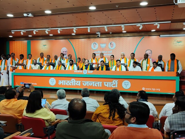 'Modi's Popularity...': Over 15 Tamil Nadu Leader Join BJP Ahead of ...