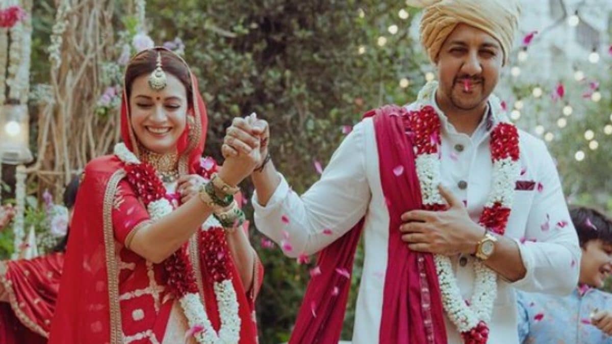 Dia Mirza Shares Beautiful Photos From Her Wedding Day, Pens A Sweet ...