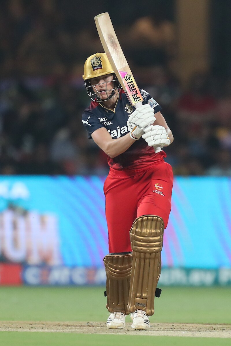 RCB vs GG WPL 2024 Photos: Smriti Mandhana, Sophie Molineux Hand Royal ...