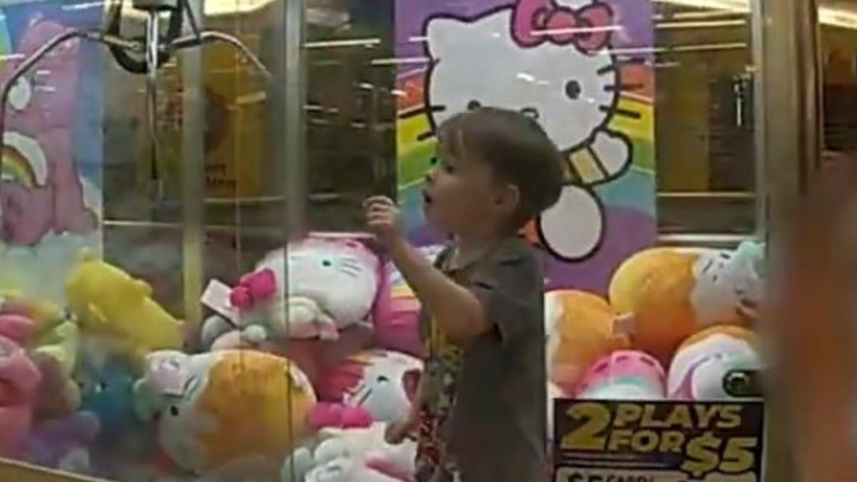 Watch | Three-Yr-Old Gets Stuck Inside Hello Kitty Claw Machine, Cops ...