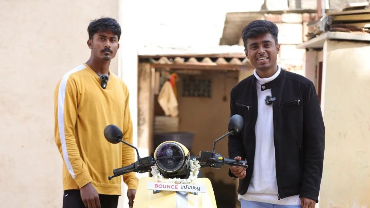 Drone Pratap Fulfills Bigg Boss 10 Kannada Finale, Gifts Youngster His ...