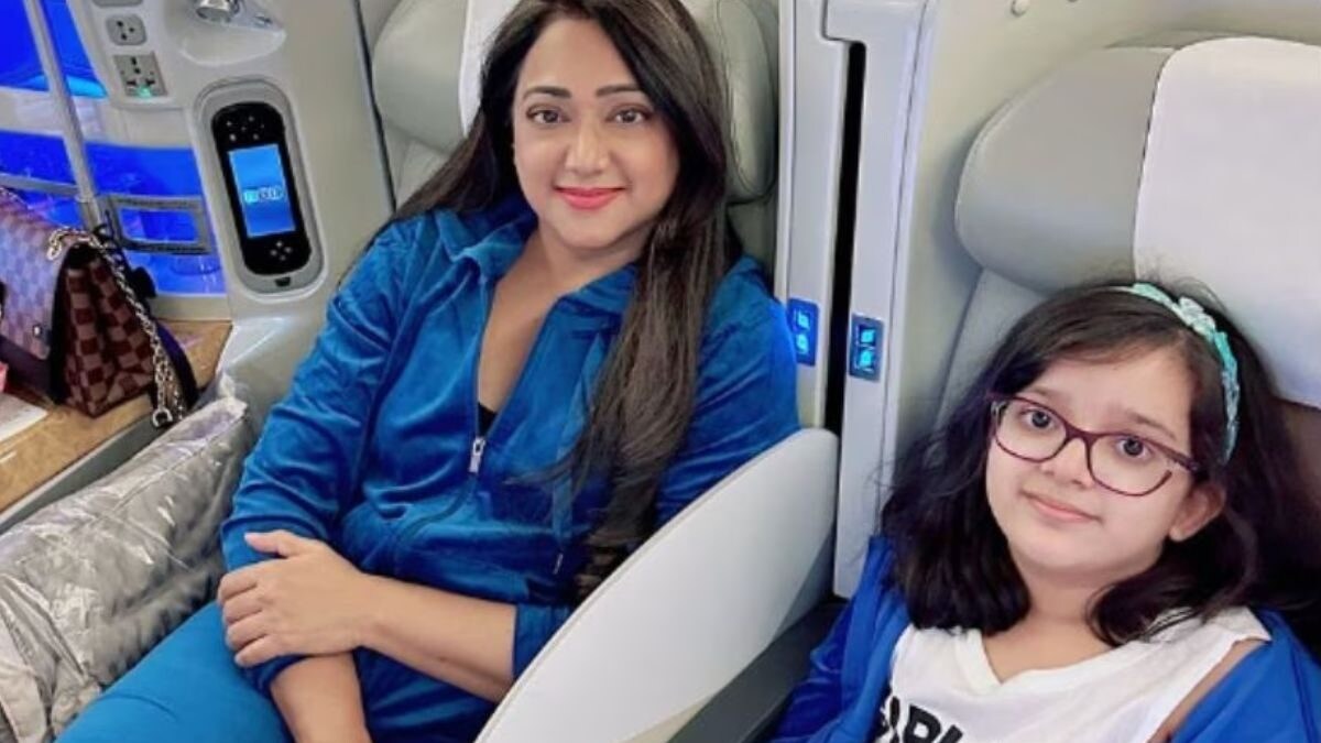 Actress Manya Twinning With Daughter In Red Is Major Family Goals; See ...