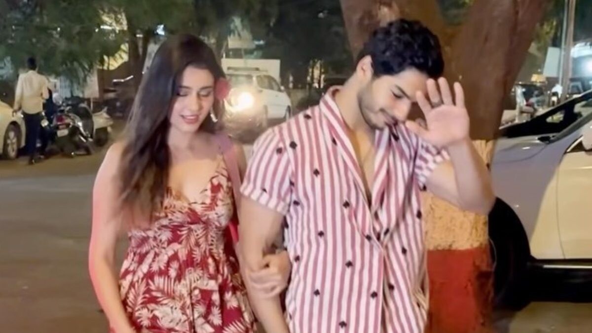 Ishaan Khatter Hides His Face As He Walks Hand-In-Hand With GF Chandni Bainz On Valentine's Day ...