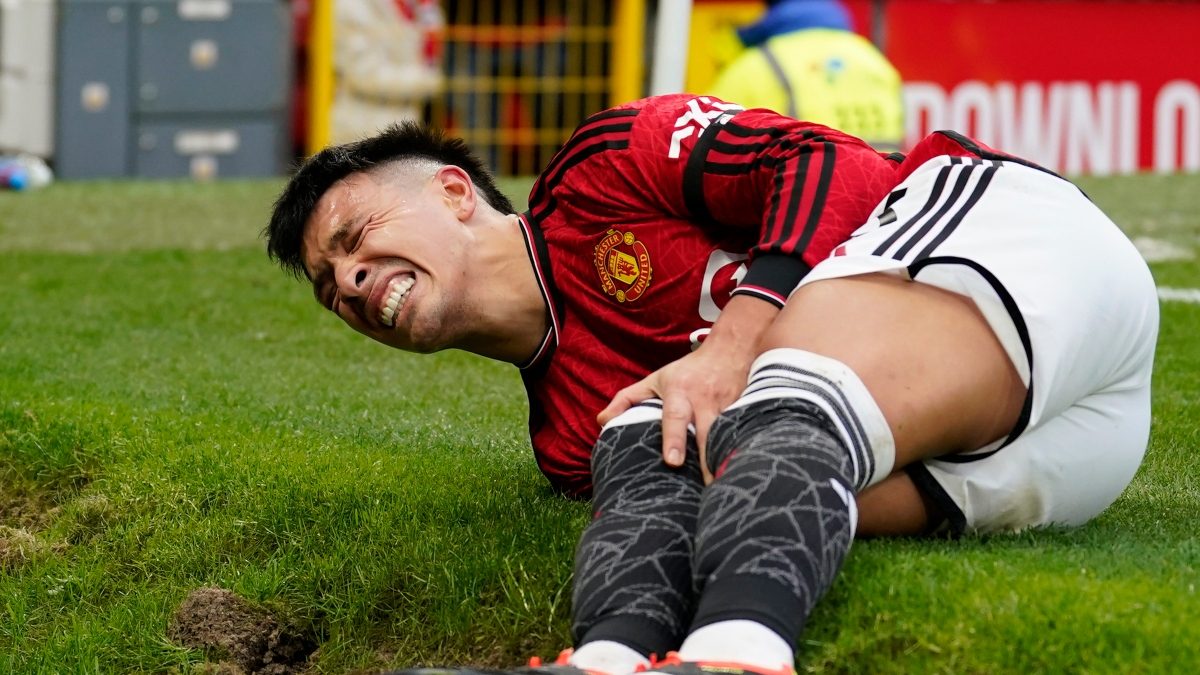 Rio Ferdinand Fears Lisandro Martinez's Injury May Impact Manchester ...