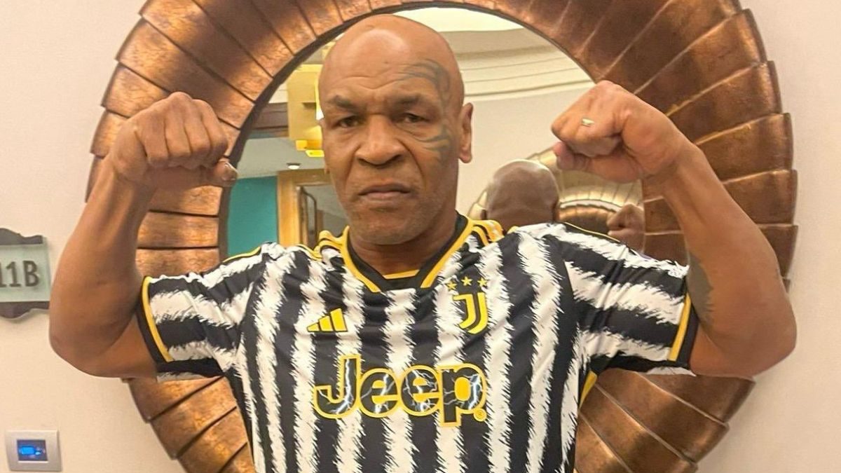 Mike Tyson Sports Juventus' Iconic Black and White Colours at Their ...