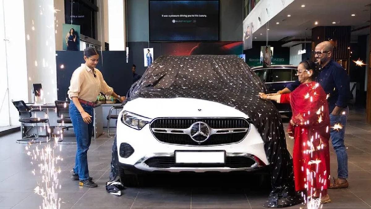 Jawan Actor Priyamani Raj Adds Brand New Mercedes-Benz GLC in Her ...