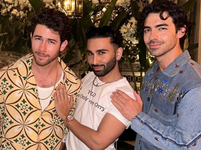 Joe Jonas Looks AWKWARD as Orry Strikes His Trademark Pose With Nick ...