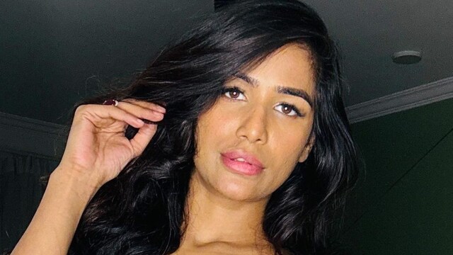 Poonam Pandey Promised 'Big Surprise' In Last Interview; Heartbreaking ...