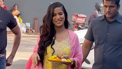 Poonam Pandey Visits Temple, Smiles As She Makes FIRST Public ...