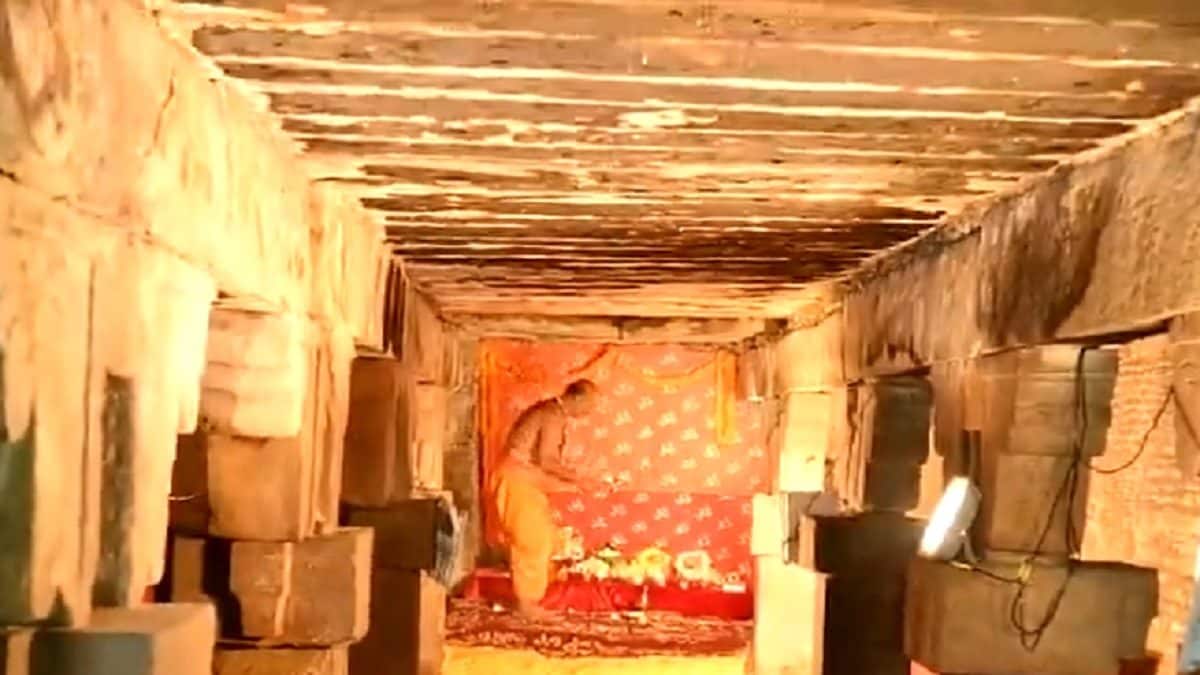 1st Visuals of 'Puja' from Gyanvapi's 'Vyas Tehkhana'; Muslim Side ...