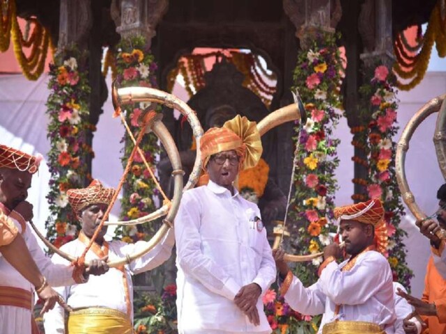 Sharad Pawar Unveils Symbol of His NCP Group at Raigad Fort - News18