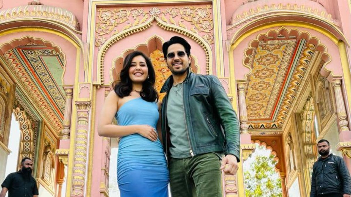 Sidharth Malhotra, Raashii Khanna Spotted Promoting Upcoming Film Yodha ...