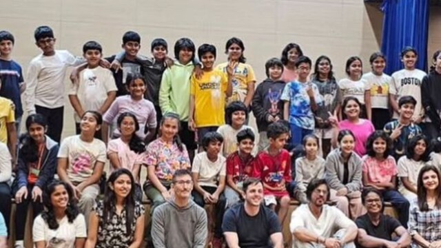 Shah Rukh Khan Attends Son AbRam Khan's School Event; Pic Goes Viral ...