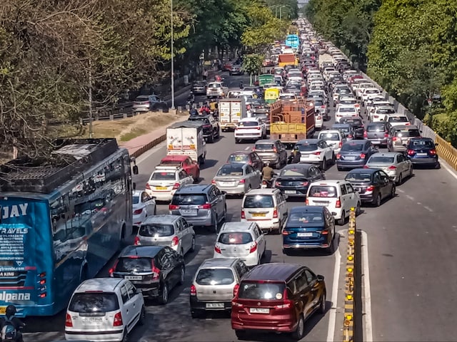 Massive Traffic Jams On Roads Connecting Delhi-Noida Due To Farmers ...