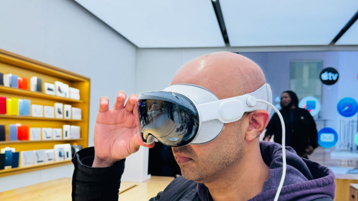 Apple's Revolutionary Vision Pro Sparks Meme Fest | Viral News - News18