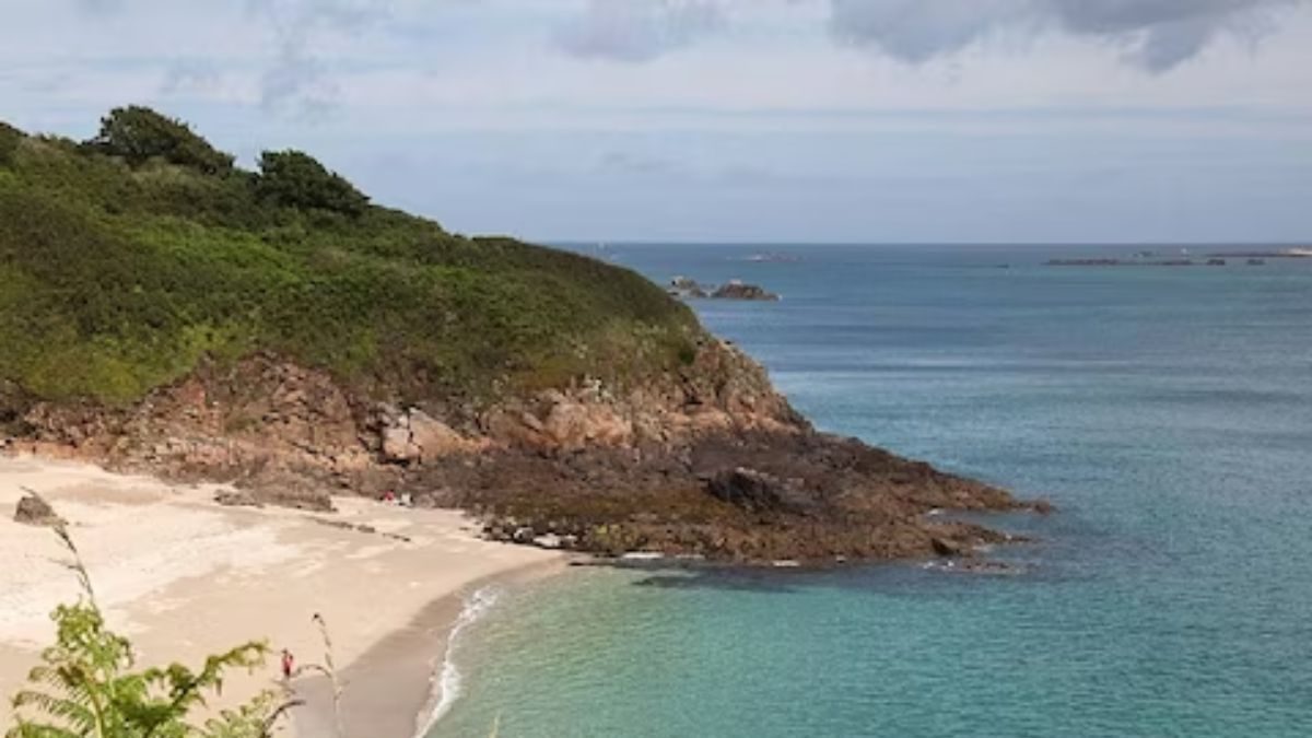 No Cars, No Phones And No Clock: This UK Island Is The Perfect Peaceful ...