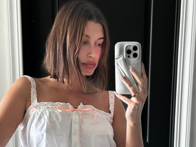 Hailey Bieber’s Rhode Phone And Lip Case Are Winning Hearts But There's ...