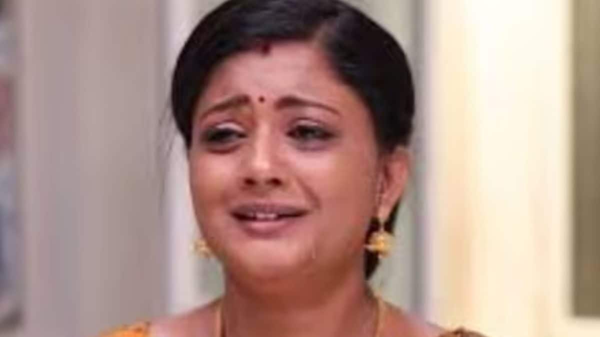 Actress Gomathi Priya Injures Her Foot On The Sets of The Tamil Show Siragadikka Aasai | Movies ...