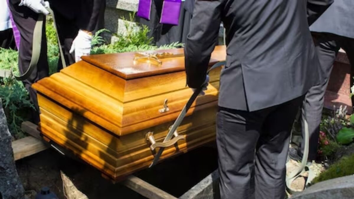 When Essie Dunbar, The Woman Declared Dead At 30, Came Out Of Coffin ...