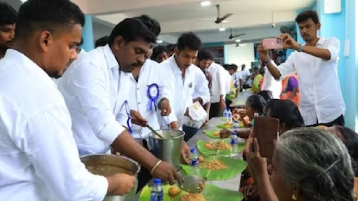 Thalapathy Vijay’s Party Tamilaga Vettri Kazhagam Hands Food To 600 ...