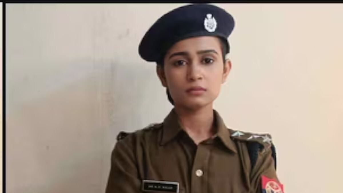 Actress Sonal Panwar Shares How It Felt To Hold A Pistol For First Time ...