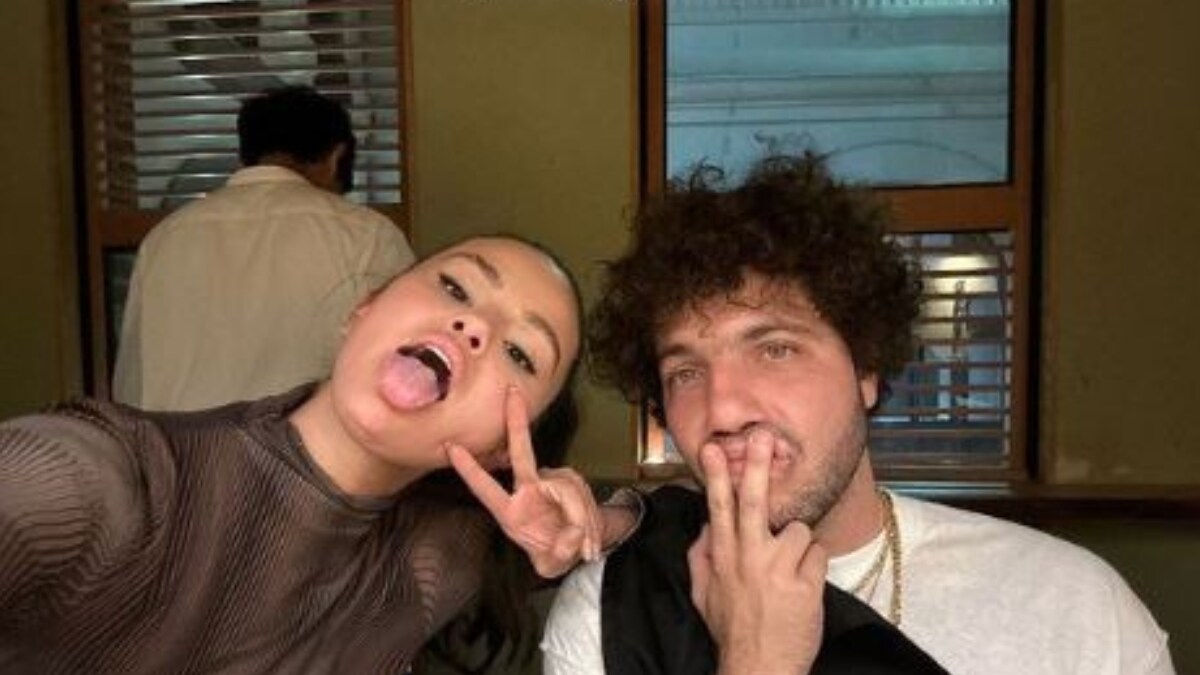 Selena Gomez’s First Valentine’s Day With Benny Blanco Screams Love ...