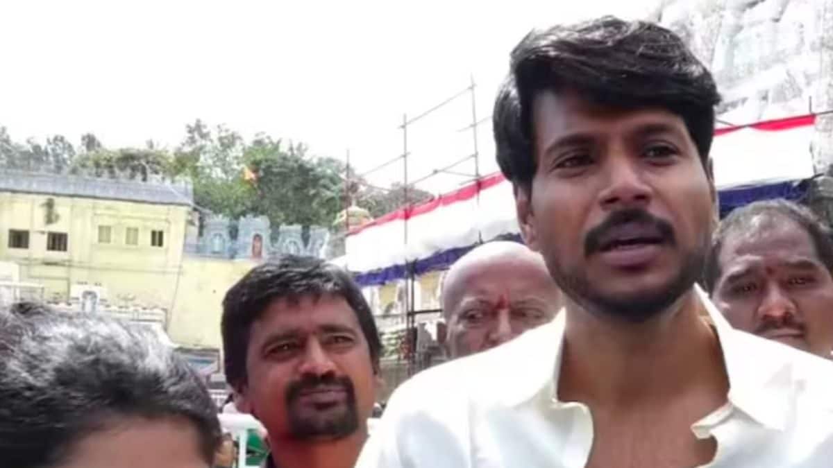 Makers Of Telugu Film Ooru Peru Bhairavakona Visit Tirumala Srivari ...