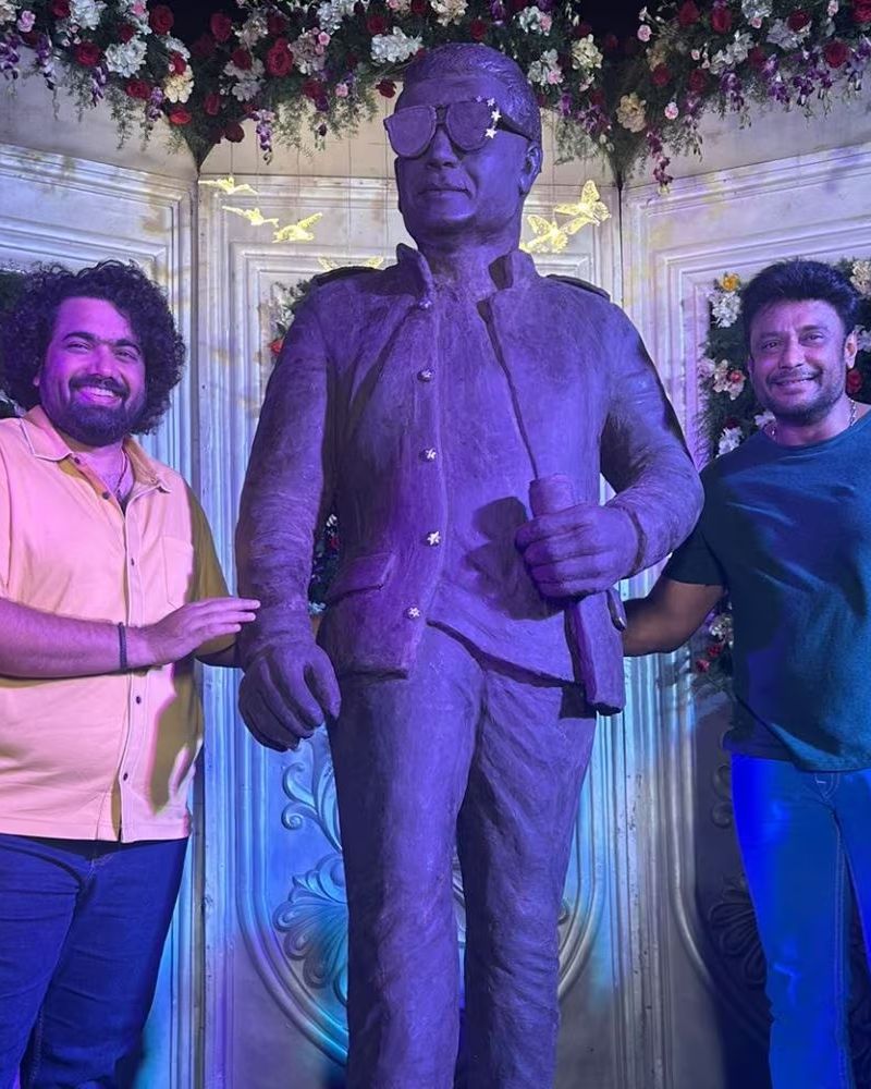 Pics Of Darshan Looking At His 6.2-foot Tall Chocolate Statue Viral ...