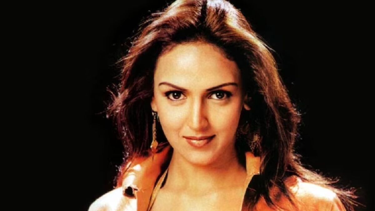 When Esha Deol Sought Hema Malini's Permission To Wear Bikini For This ...