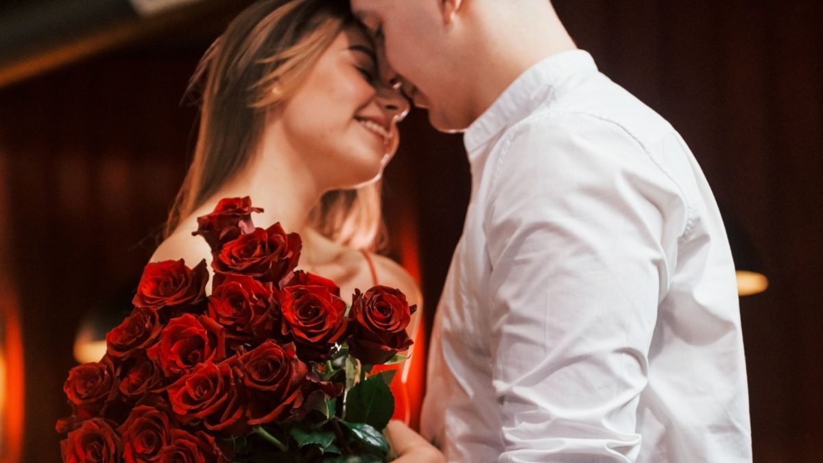 Rose Day 2024: Creative Ways to Celebrate First Day of Valentine's Week ...