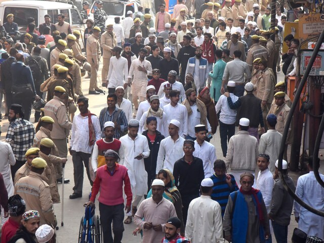 Large Number of People Offer Friday Namaz at Gyanvapi Mosque Amid Bandh ...