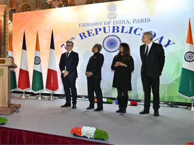 UPI Goes Global: Indians Can Now Pay in Rupees at Eiffel Tower in ...