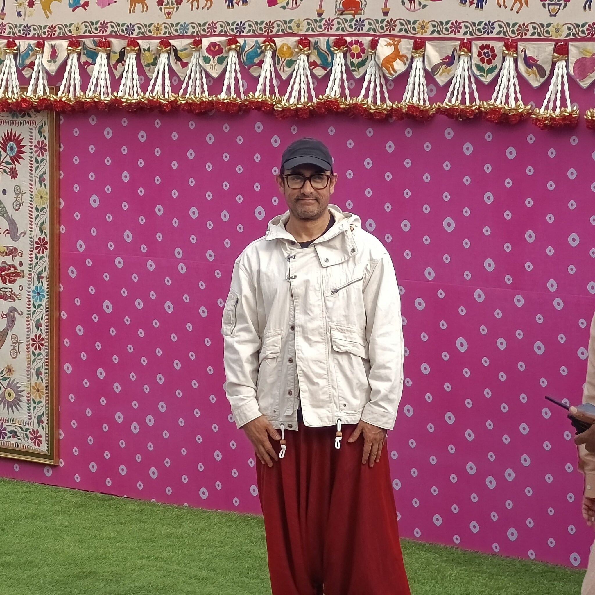 SRK, Rihanna, Ranbir Kapoor in Jamnagar for Anant Ambani, Radhika ...