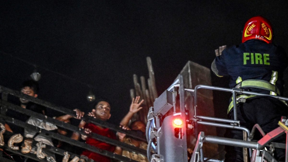 Fire in Popular Bangladeshi Restaurant Kills 44, Dozens Injured | World ...