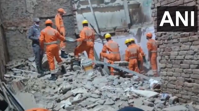 Delhi Building Collapse: 2 Killed, 1 Critical as Two-Storey 'Old ...