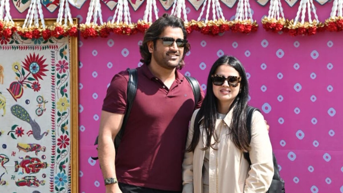 MS Dhoni, Wife Sakshi Arrive at Jamnagar Venue for Anant Ambani-Radhika ...