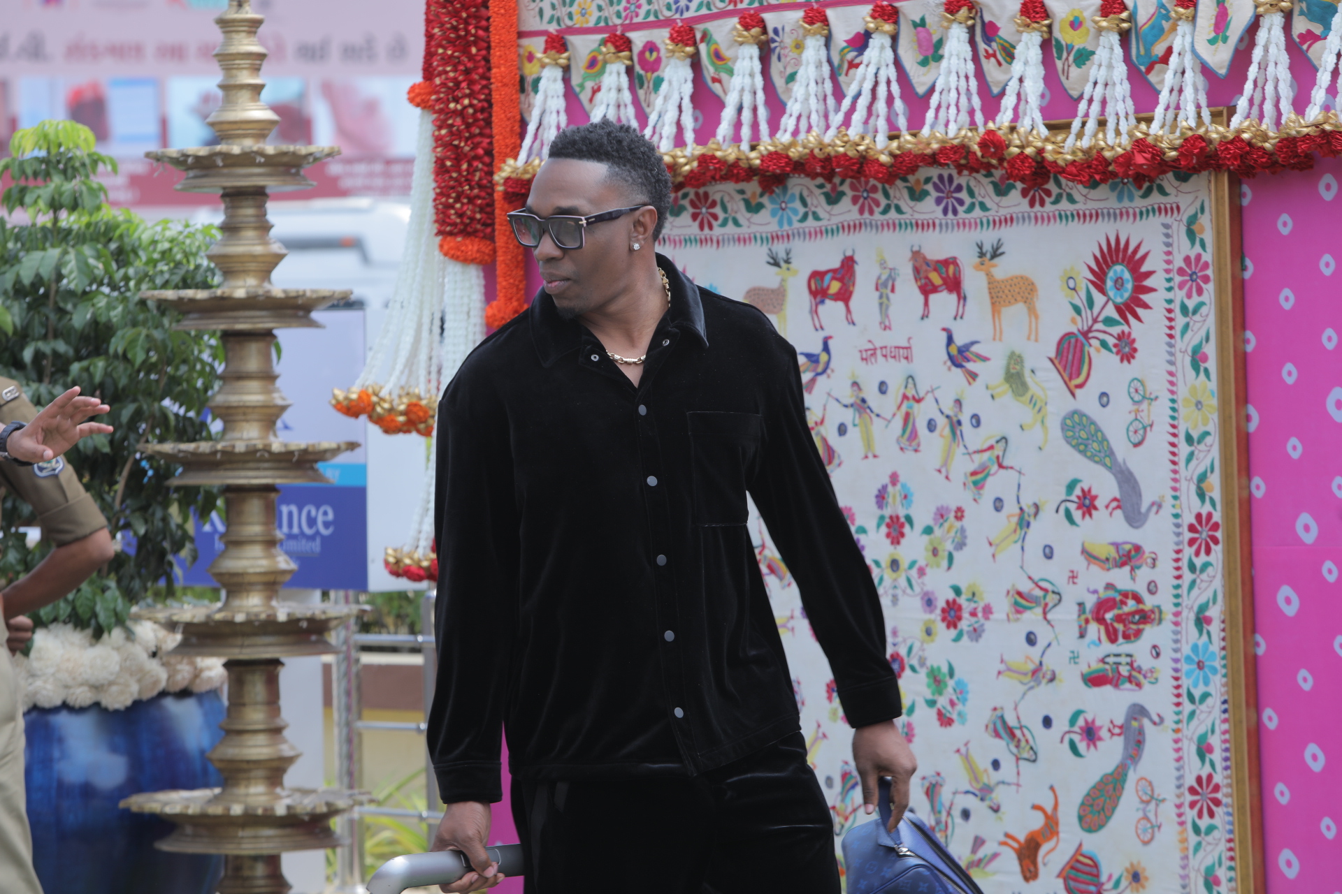 MS Dhoni, Wife Sakshi Arrive at Jamnagar Venue for Anant Ambani-Radhika ...