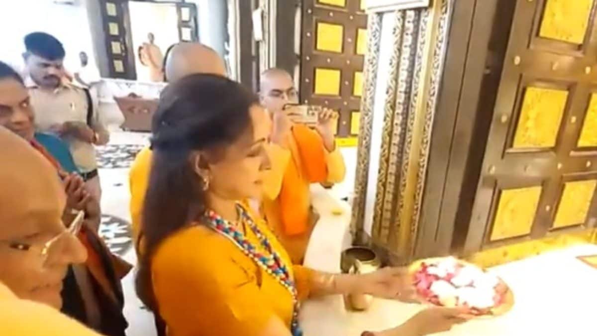 Hema Malini Offers Prayers At Iskcon Temple In Ujjain Ahead of Maha ...