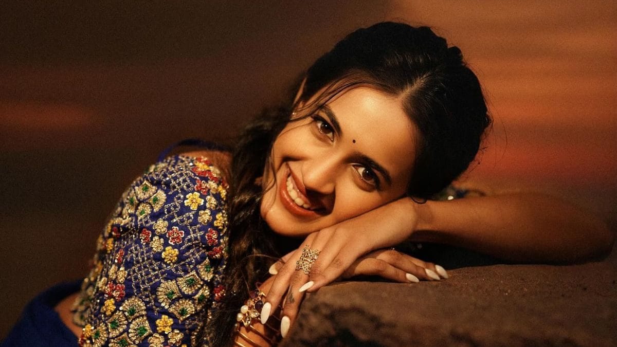 Actress-producer Niharika Konidela Looks Regal In Blue Saree | Movies News - News18