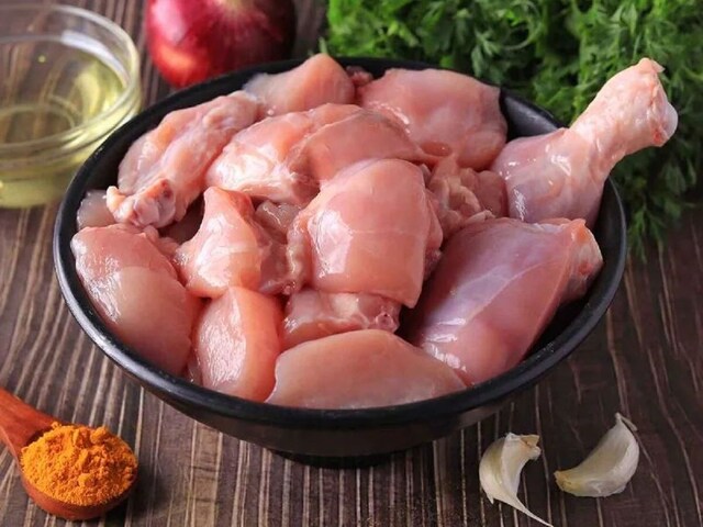 Why Washing Raw Chicken Before Cooking Can Be Dangerous For Your Health ...