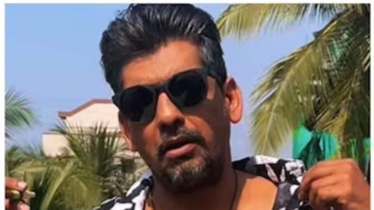 Meet Swatantra Veer Savarkar Actor Santosh Ojha, Who Left Indian Navy ...